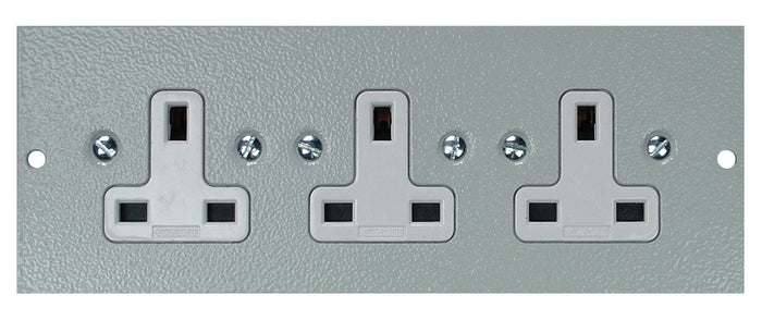 Tass ST0405 Triple Unswitched Sockets Plate