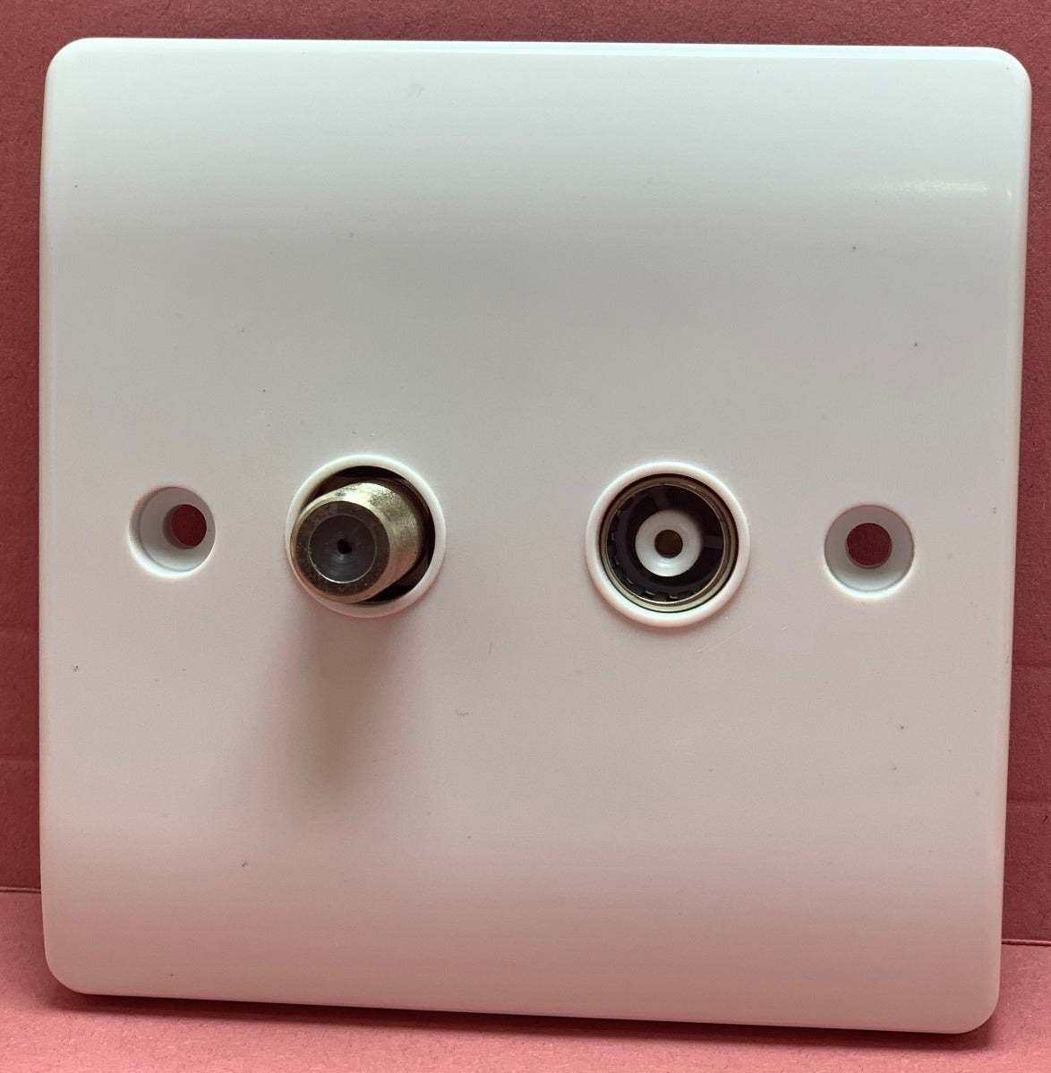 Quadrant QCTV+SAT 2-Gang; COAX + F-Type Satellite Socket Outlet