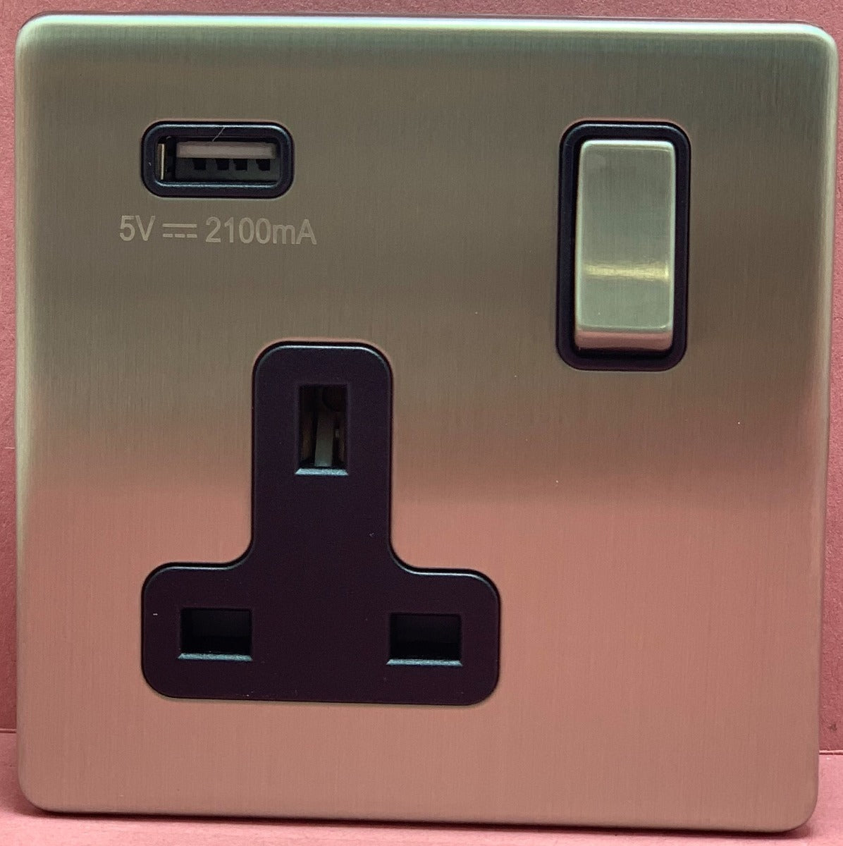 Quadrant Screwless 13A 1 Gang Switched Socket with 1x2.1 Amp USB ...